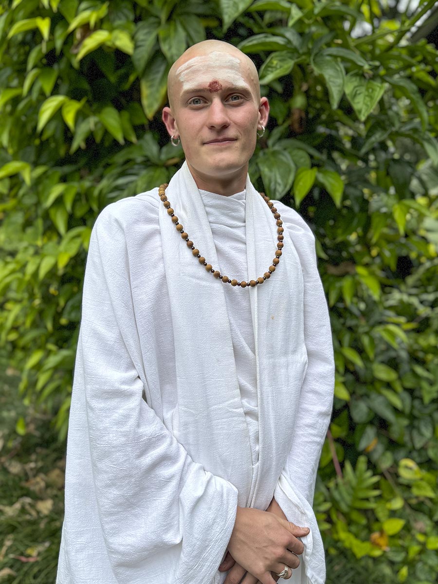 The Monks of Kauai's Hindu Monastery - Kauai's Hindu Monastery