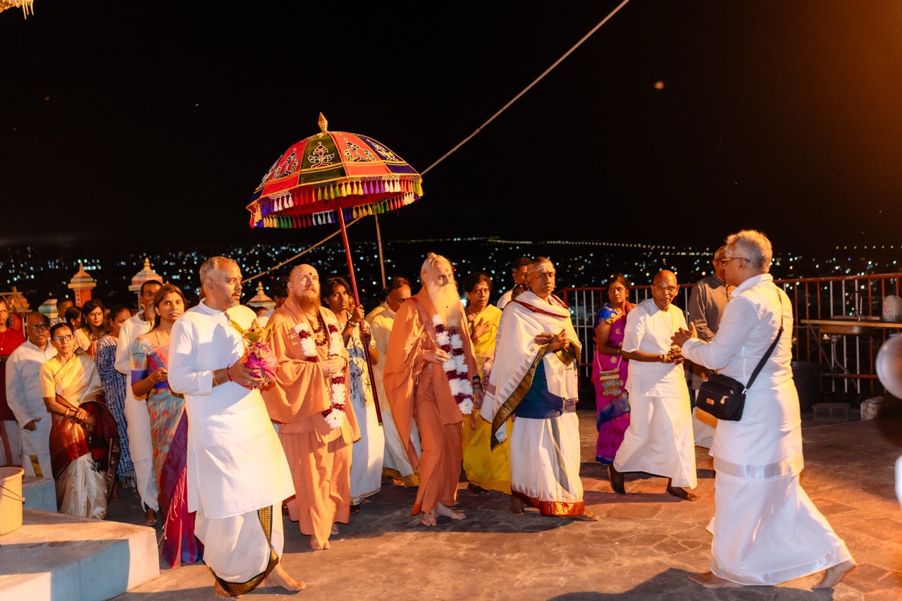Mayil Kovil Visit - Kauai's Hindu Monastery